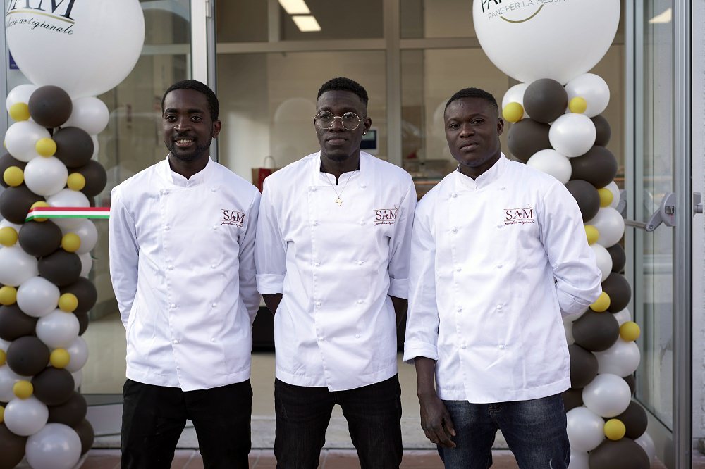 Il sogno diventa realtà. Tre immigrati producono pasta fresca e ostie a ...