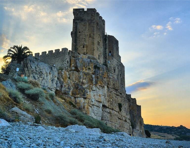Il fascino senza tempo del Castello federiciano dei templari ...