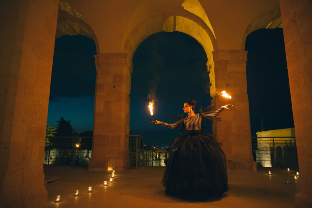 Il Castello Svevo di Cosenza illuminato da migliaia di candele ...