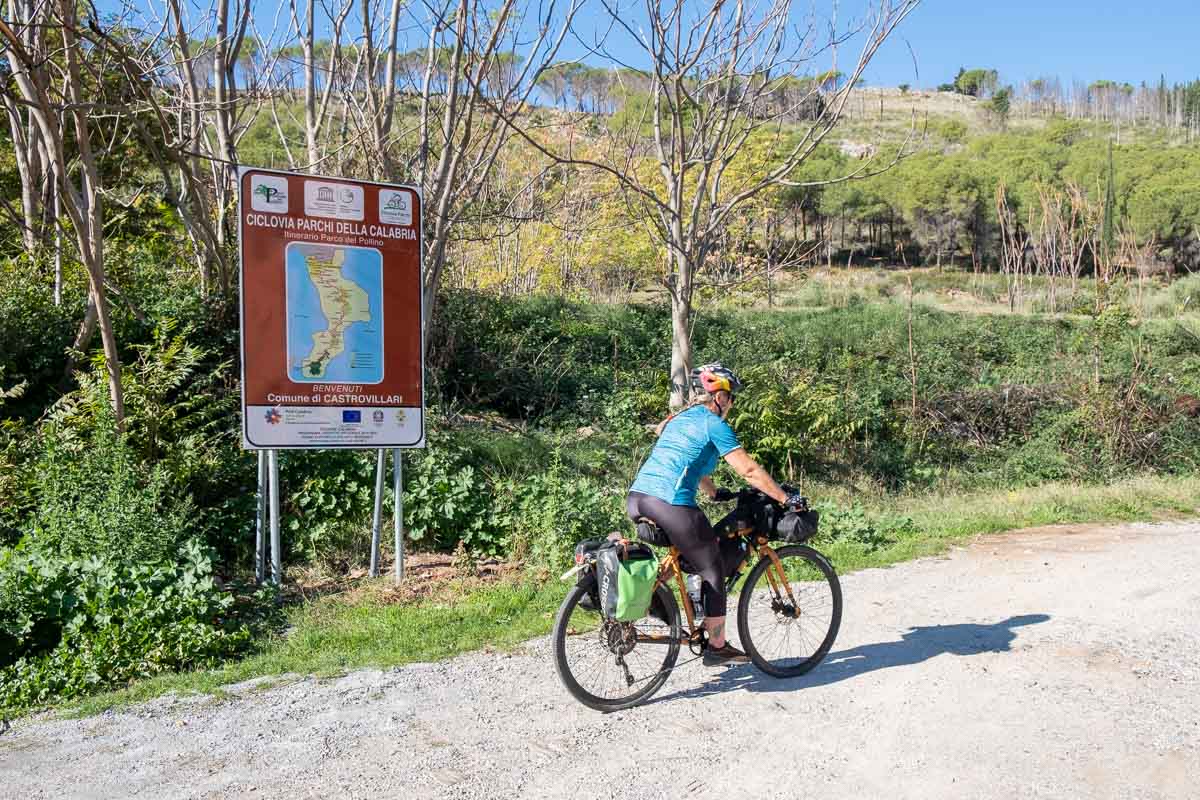 La guida della Ciclovia dei Parchi racconta «l'altra Calabria» montana • Meraviglie di Calabria