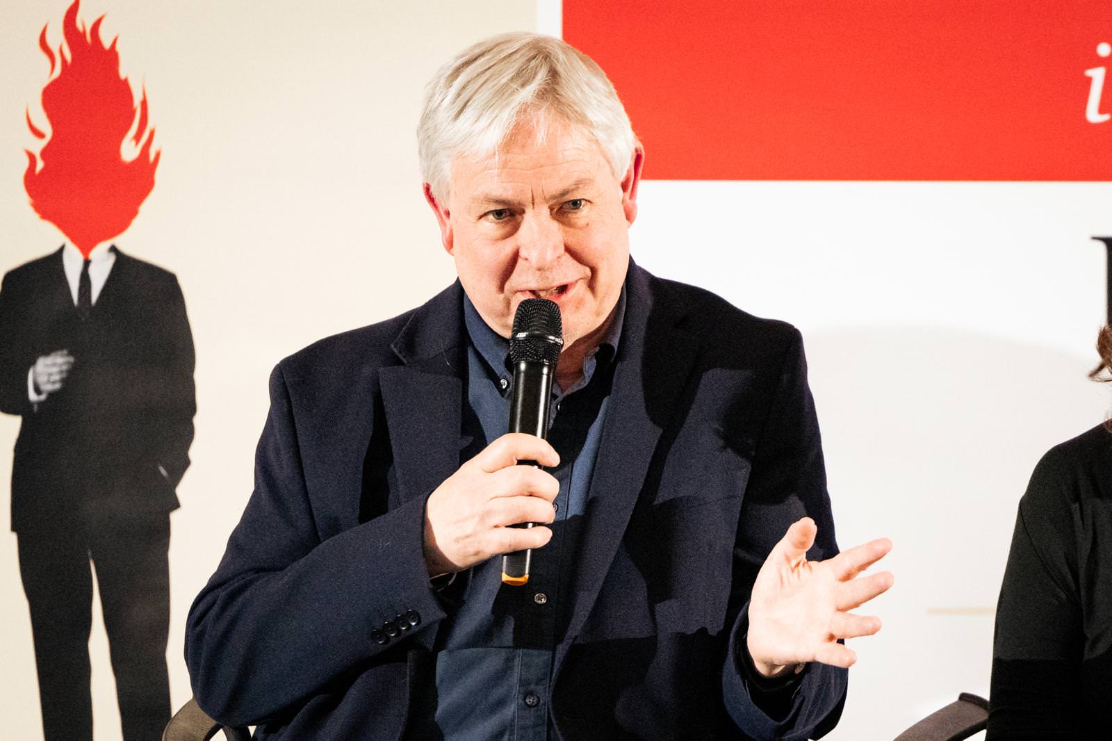 Stregati da Jonathan Coe, a Cosenza presentato il suo ultimo romanzo ...