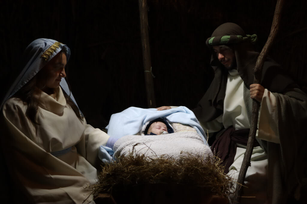 A Castiglione Cosentino, il presepe vivente lungo 200 metri - FOTO ...