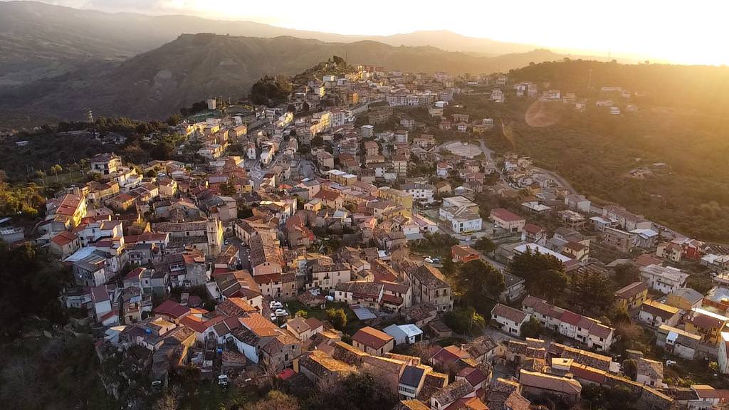 Simeri Borgo, riscrivere la storia (anche) con l'archeologia sociale ...