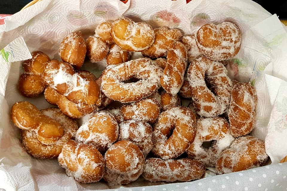 Alaci duci o nacàtole, i profumati dolcetti delle feste della Locride ...